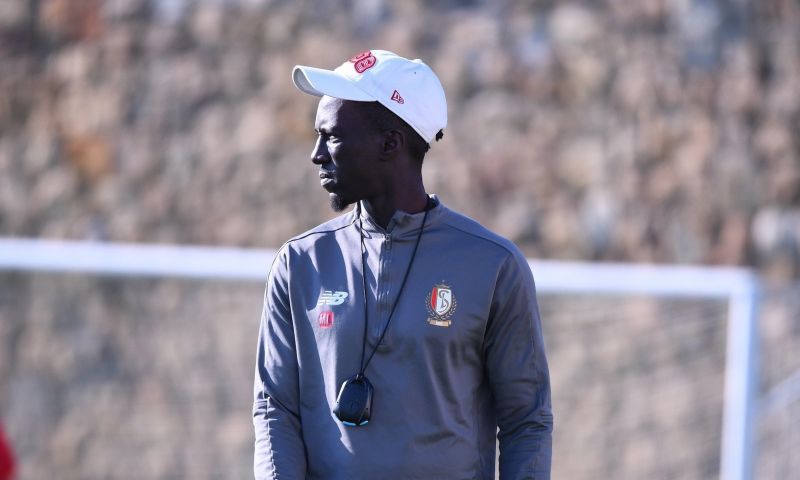 OFFICIEEL: Mbaye Leye wordt de nieuwe hoofdcoach van Standard ...