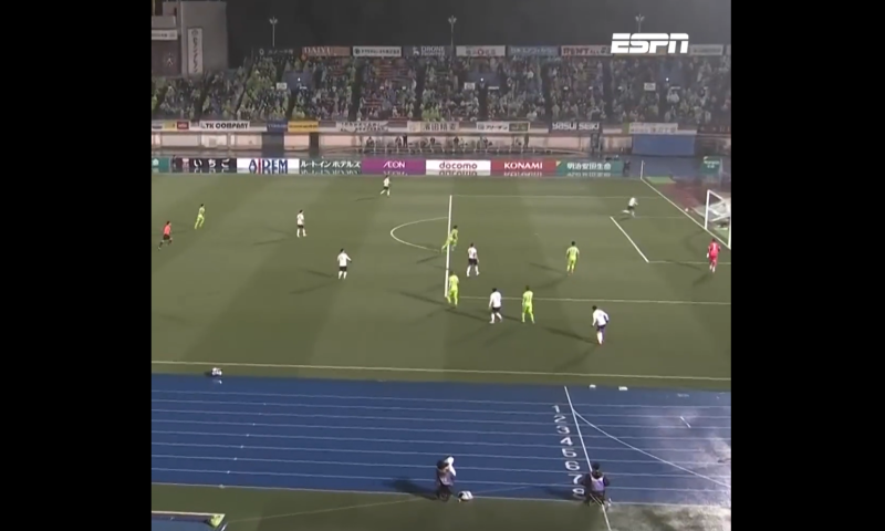 GOAL: Ongezien eigen doelpunt in Japan gaat de hele wereld over ...